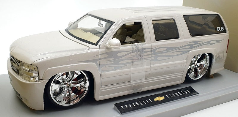 Jada 1/18 Scale Diecast 63152 - Chevrolet Suburban - White — R.M.Toys Ltd