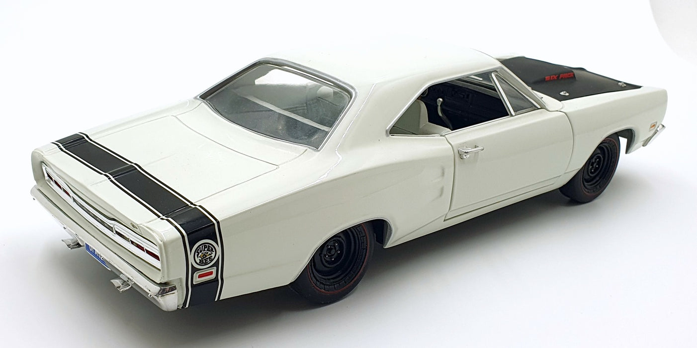 Ertl 1/18 Scale Diecast 15126C - Dodge Super Bee Six Pack - White/Black ...