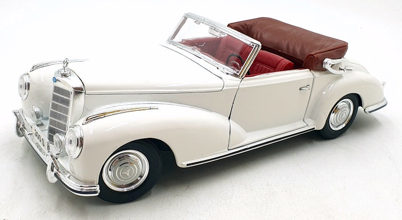 Maisto 1/18 Scale Diecast 81024L - Mercedes-Benz 300S 1955 - White — R.M.Toys Ltd
