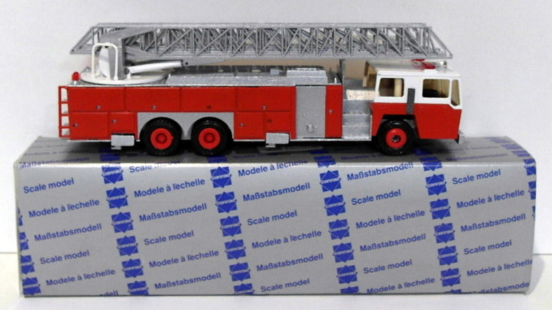 Conrad 1/50 Scale Diecast 5504 - E-One Fire truck witn 5-section 135 ...