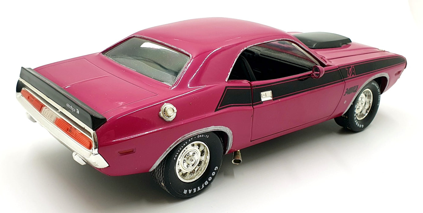 Ertl 1/18 Scale Diecast 14126Z - 1970 Dodge Challenger T/A - Pink/Black ...