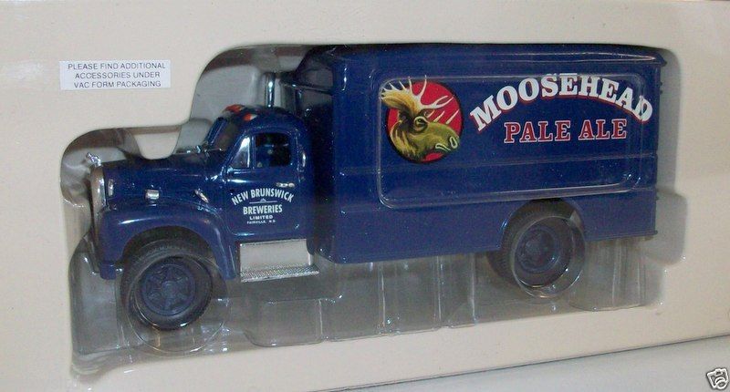 CORGI 1/50 - US52309 MACK B BOX VAN - MOOSEHEAD — R.M.Toys Ltd