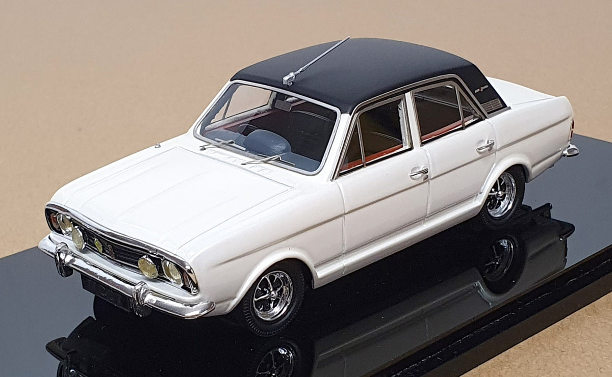 British Heritage Models 1/43 Scale MC.07 - 1968 Ford Cortina 1600E ...