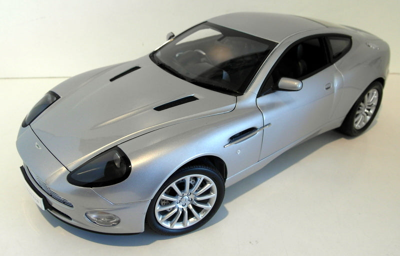 Kyosho 1/12 Scale Diecast 08603S2 Aston Martin V12 Vanquish Road ...