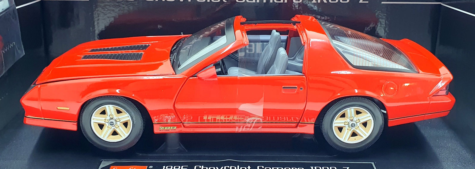 Sun Star 1/18 Scale 1946 - 1985 Chevrolet Camaro IROC-Z - Red — R.M.Toys Ltd