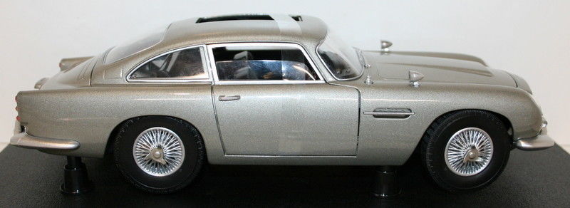 Hot Wheels 1/18 Scale Diecast CMC95 James Bond 007 Aston Martin DB5 ...