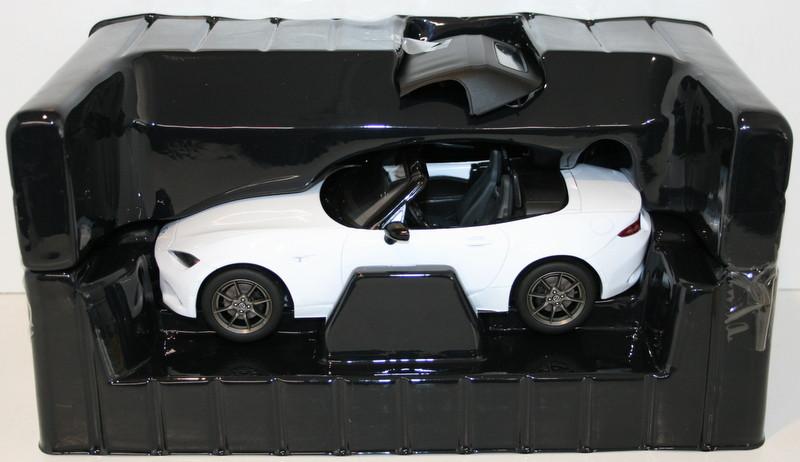 Triple 9 1/18 Scale Model - T9-1800194 - 2015 Mazda MX5 - White — R.M ...