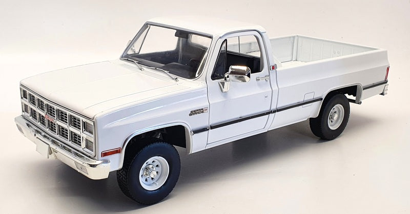 Greenlight 1/18 Scale Model Car 13562 - 1982 GMC K-2500 Sierra Grande ...
