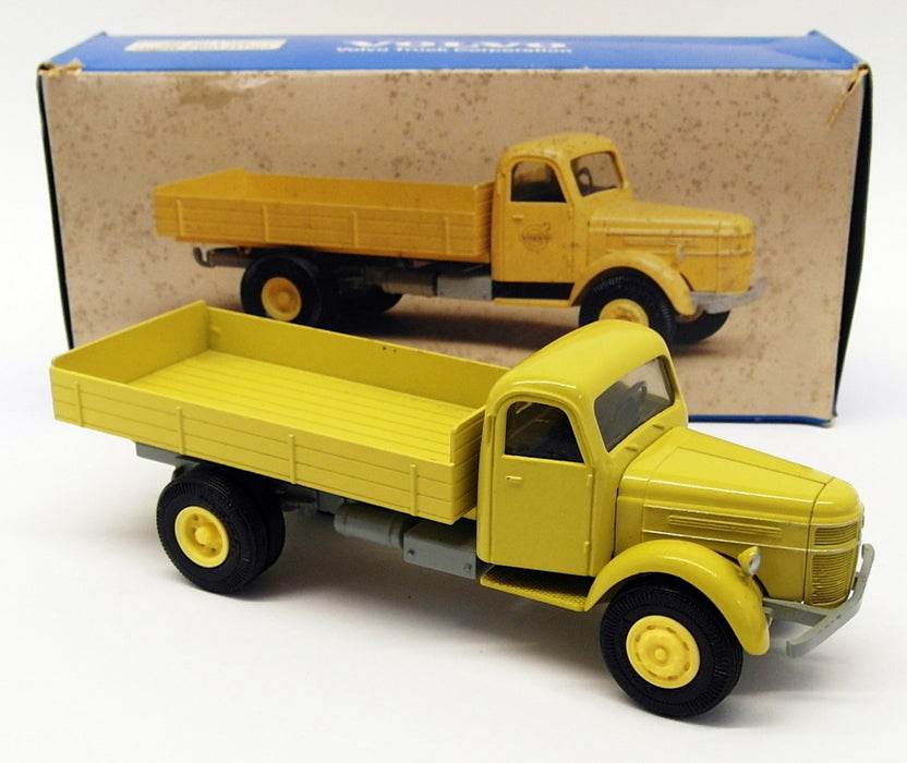 Conrad 1/43 Scale Model Truck 280878 - Volvo Tipper Truck - Yellow — R ...