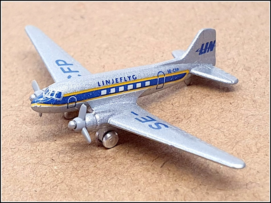 Schabak 1/600 Scale 932/70 - Douglas DC-3 Aircraft - Linjeflyg — R.M ...