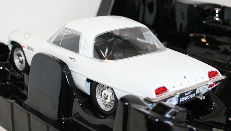 Triple 9 1/18 Scale Diecast T9-1800187 Mazda Cosmo Sport - White — R.M ...