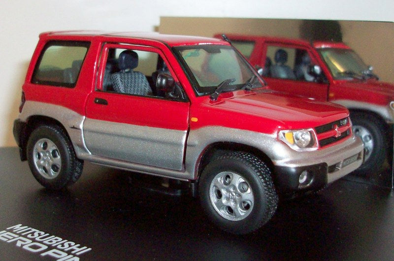 Vitesse 1/43 Scale - P2 Mitsubishi Pajero / Shogun Pinin Red / silver ...