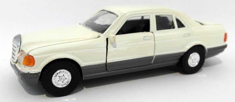 Diapet 1/40 scale diecast - 01759 Mercedes Benz 560SL White — R.M.Toys Ltd