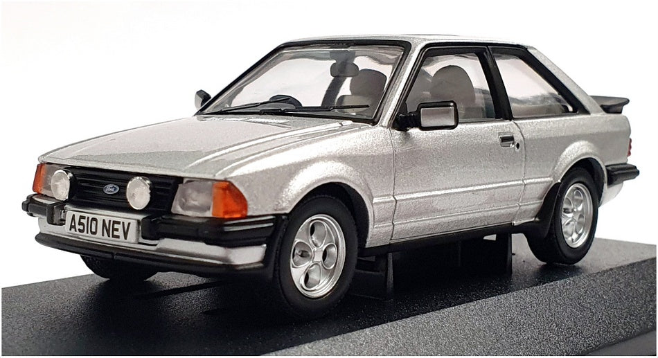Vanguards 1/43 Scale VA11017 - Ford Escort Mk3 XR3i - Strato Silver — R ...