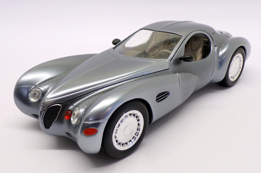 Guiloy 1/18 Scale Model Car 68572 - Chrysler Atlantic - Light Blue — R ...
